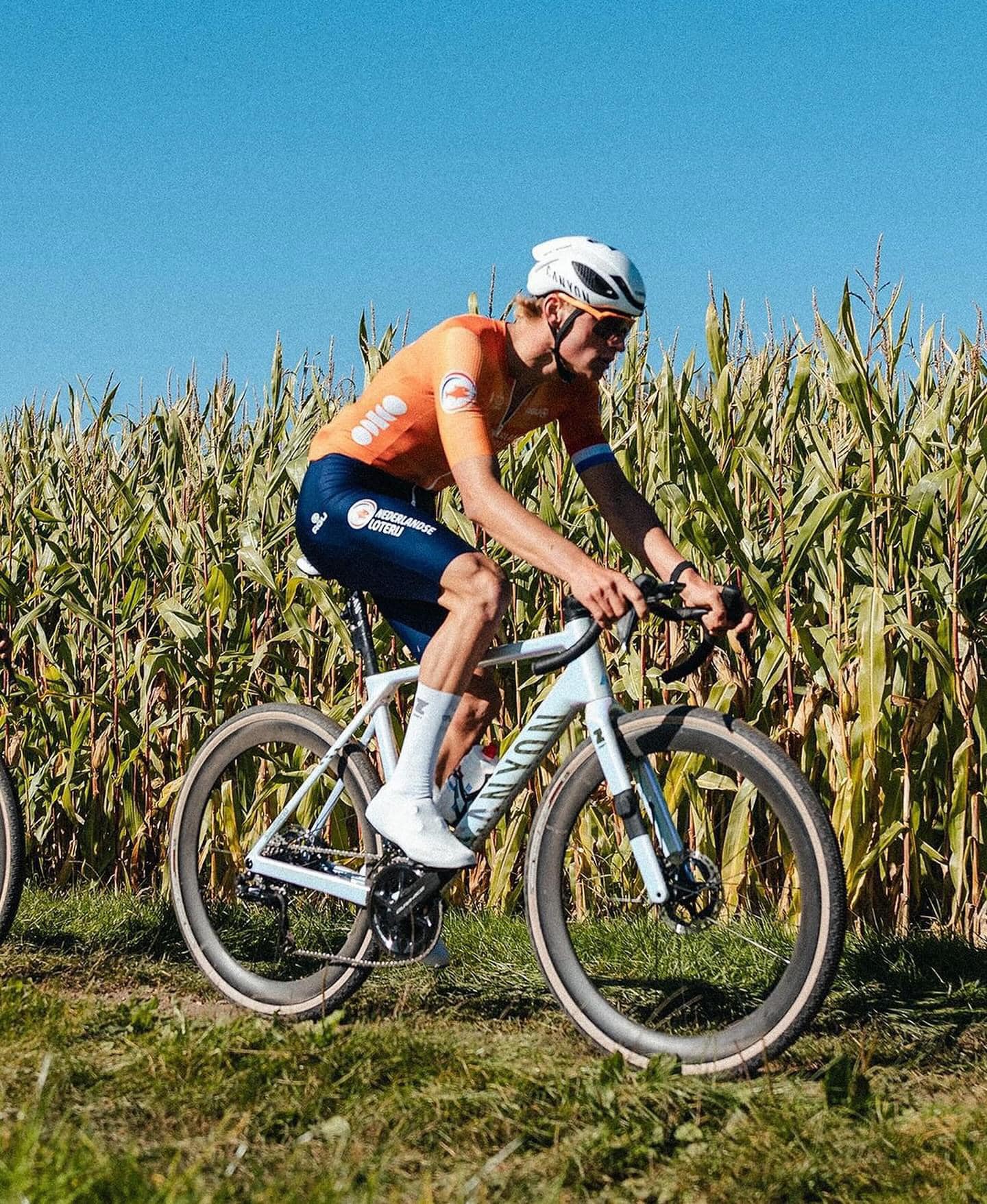 Spatzwear Champion du monde de gravel avec MVDP | AlternativSport